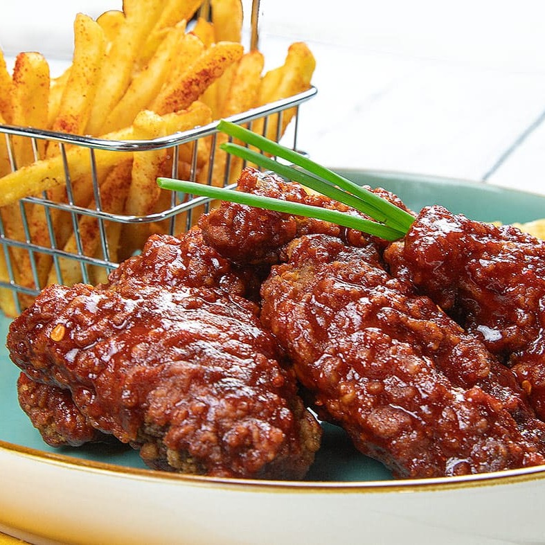 Sweet Buffalo Crispy Wings & Fries - Qualiko. Parfait pour votre famille!
